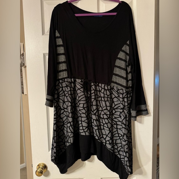 Aster by Firmiana | Tops | Unique And Fun Tunic Black And Grey With Tie ...